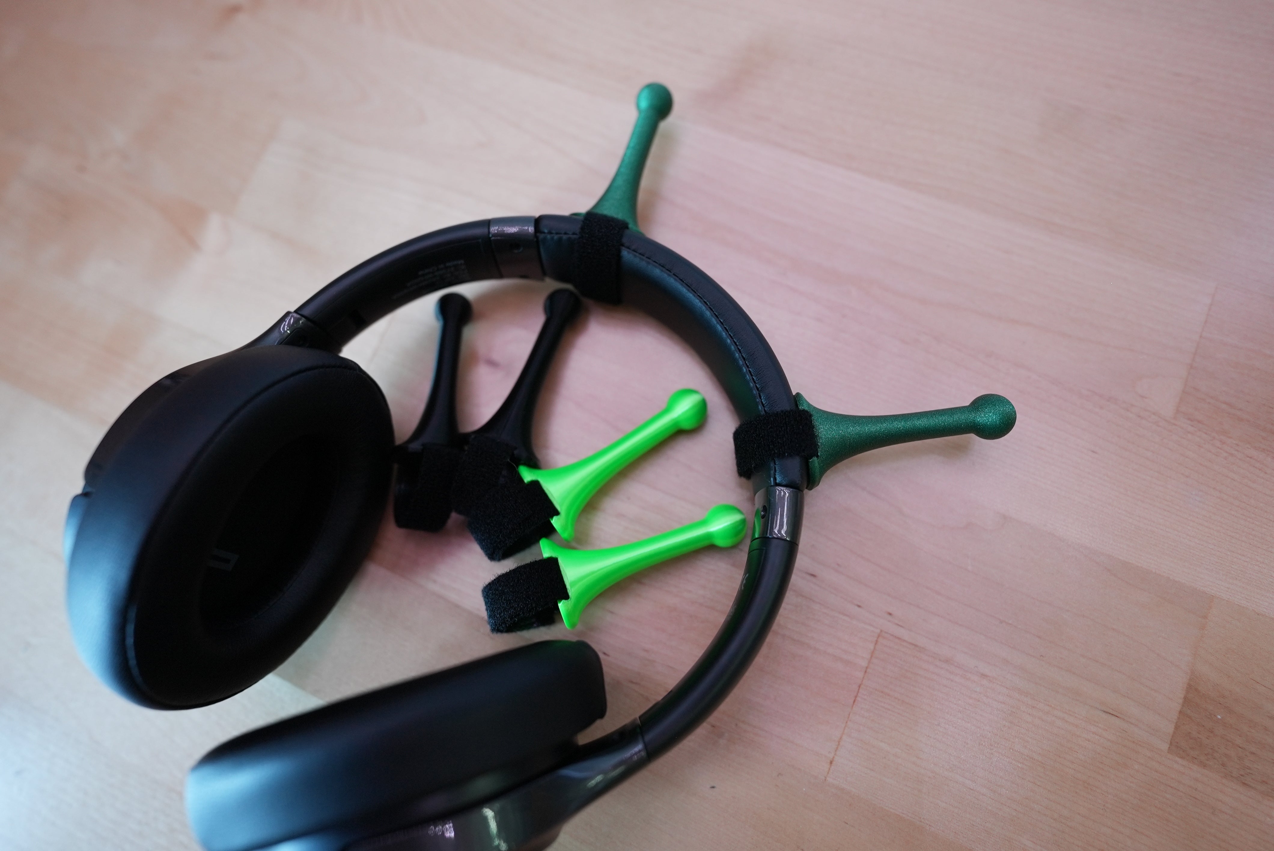 Alien Antenna for Headphones – Elegance & Geekery